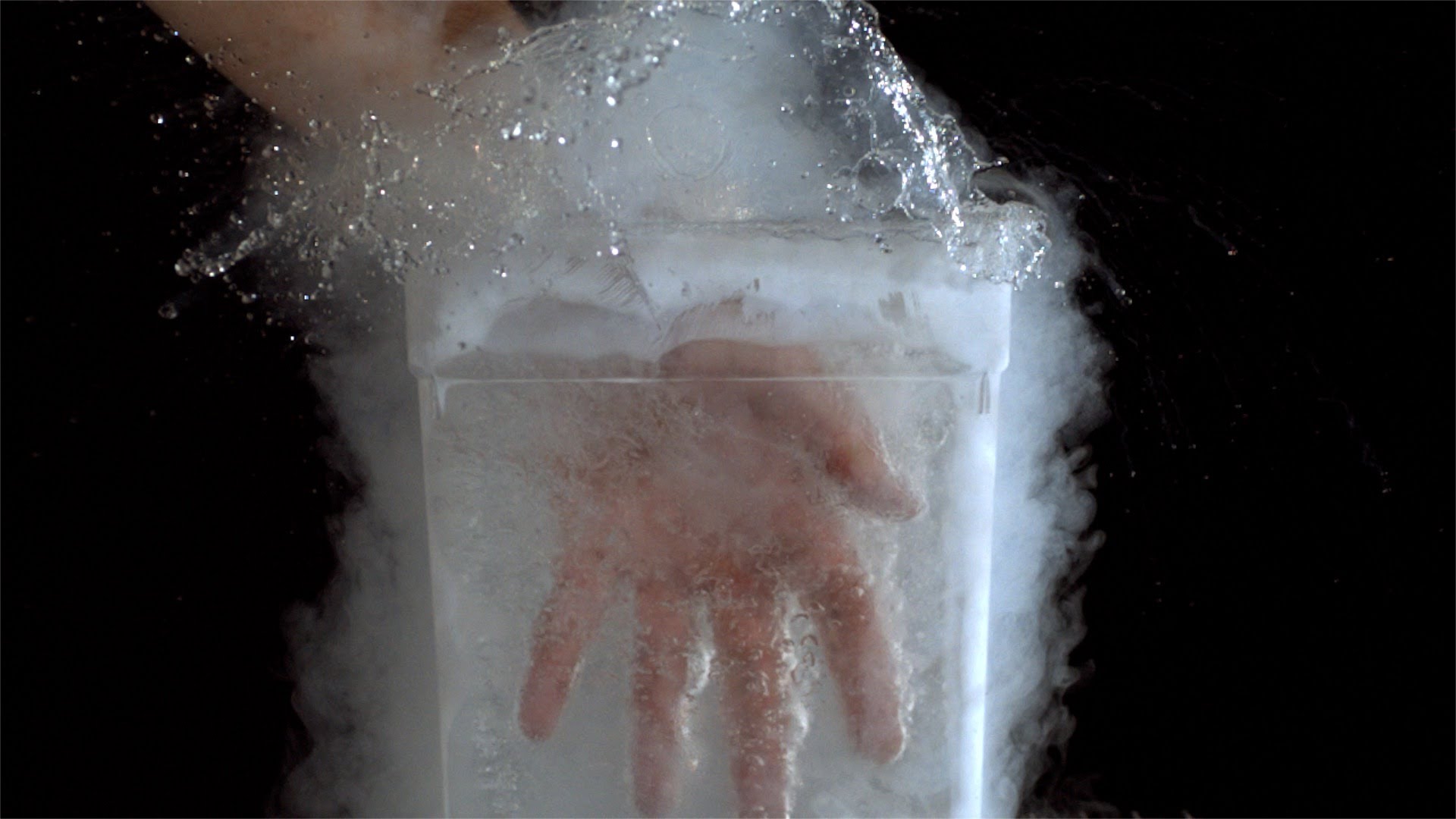 Sıvı Azot Dolu Tanka Elimizi Sokarsak Ne Olur?